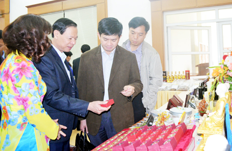 Quảng Ninh: "Hàng hoá, sản phẩm lưu niệm phục vụ khách du lịch của Uông ...